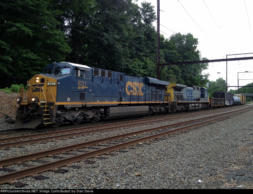 CSX ES44AH 831 leads Q438-04